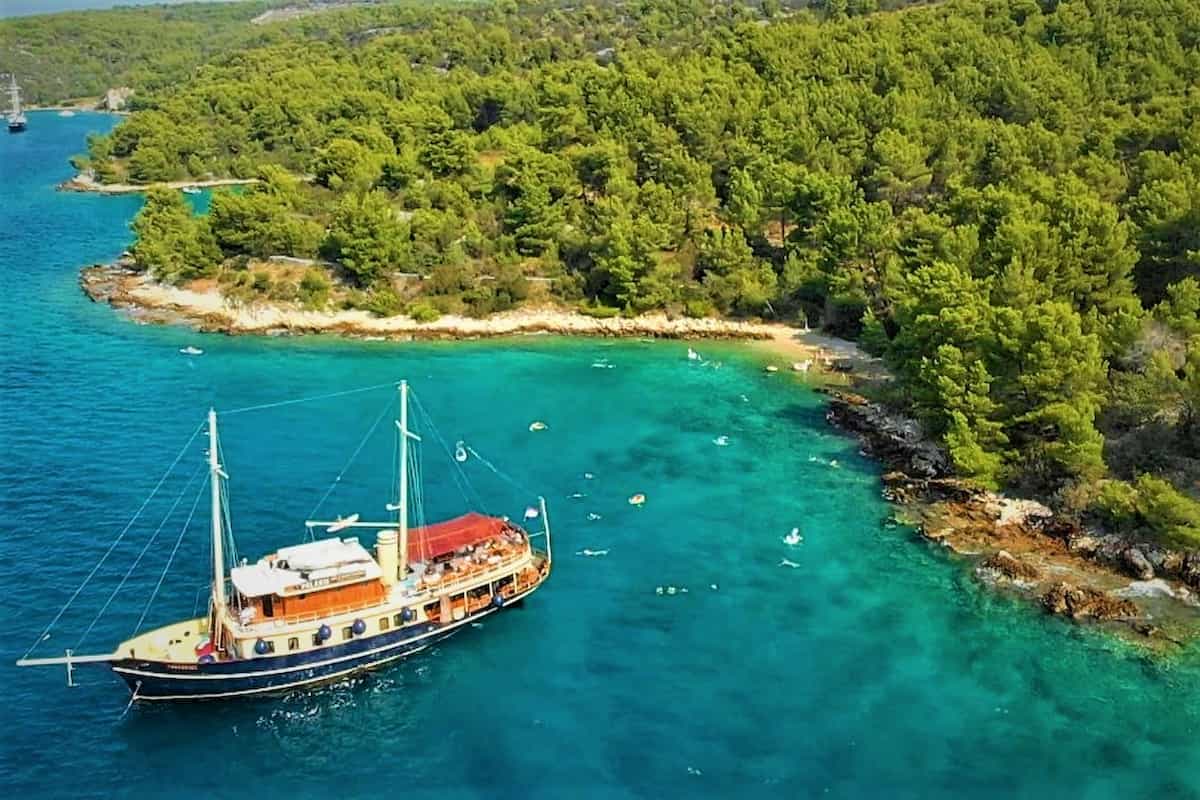 Split: 2 Islands Boat Tour With Snorkeling, SUP, Lunch & Drinks